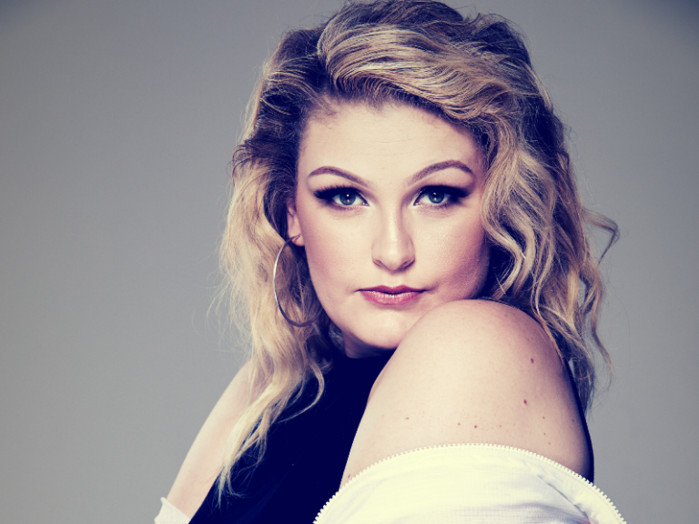 Holly Rey set to take the stage at Twizza Super School Series in ...
